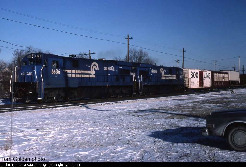 CR 6636 and 6637 Westbound on the Harbor